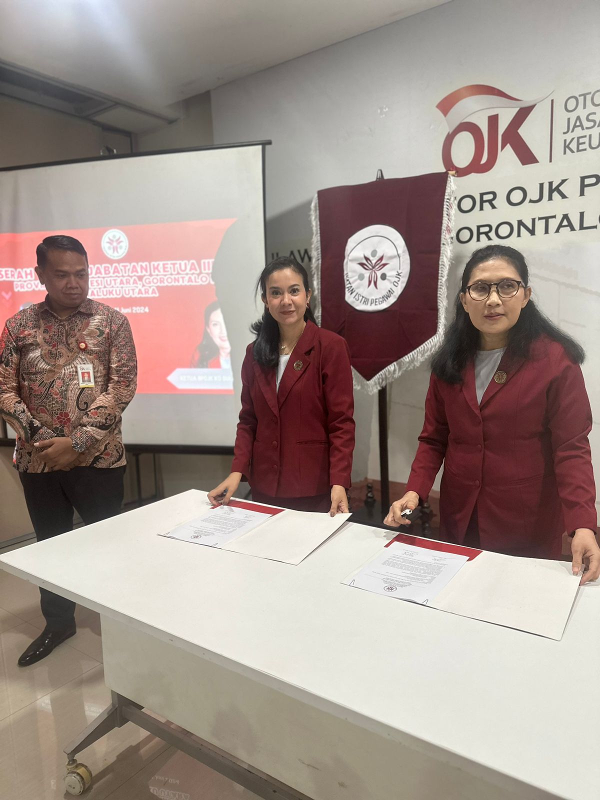 Serah terima Ketua IIPOJK Sulawesi Utara – Selamat datang di website IIPOJK (Ikatan Istri ...